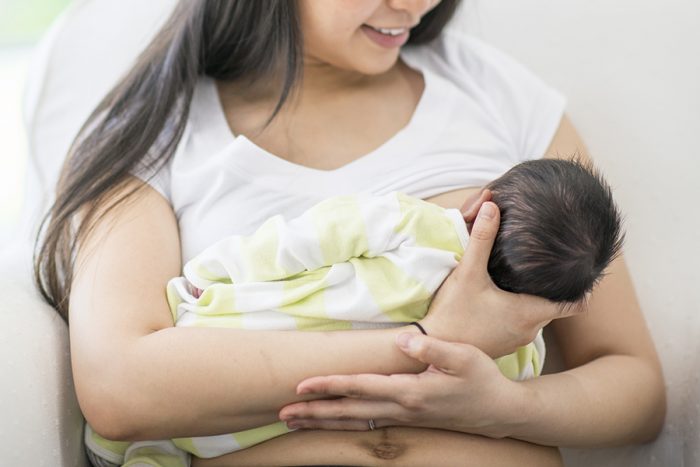 Breastfeeding a Newborn: Tips for the First Few Days
